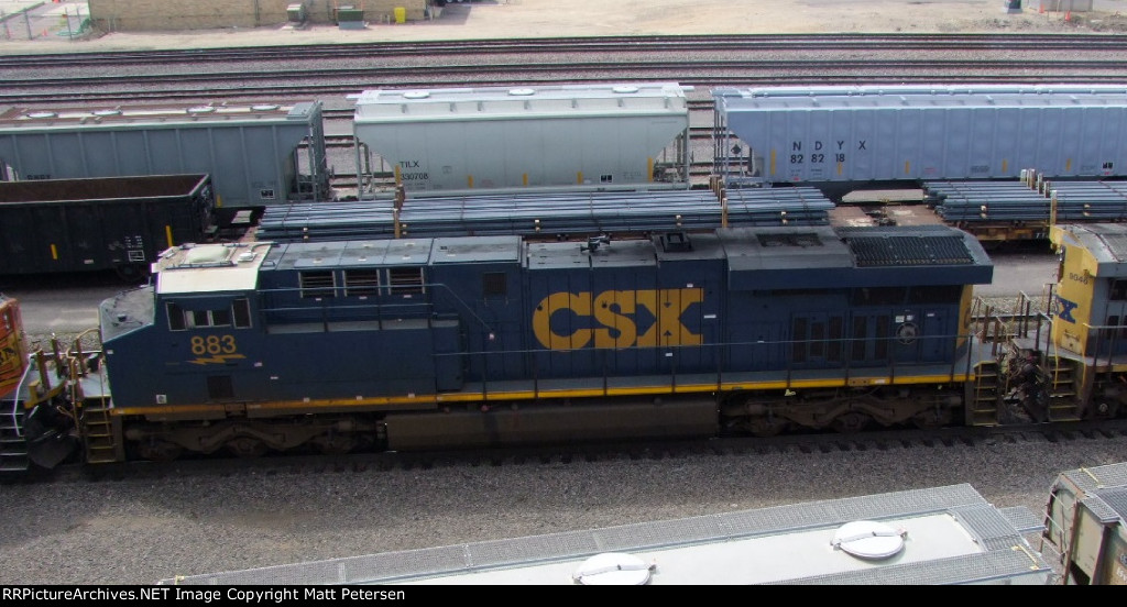 CSX 883